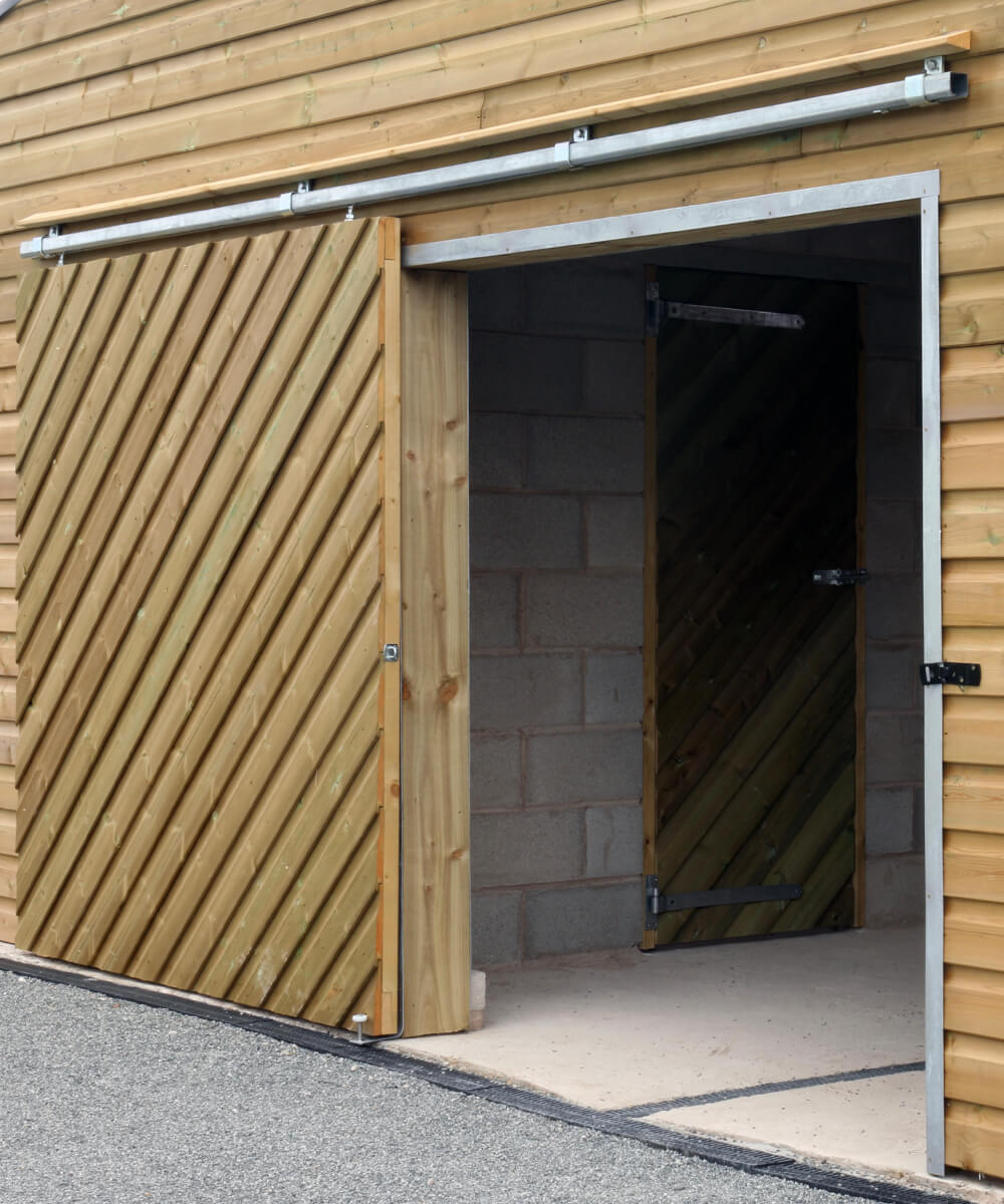Bespoke Timber Stable Builders | Building Contractor | Carpenter | Joiner