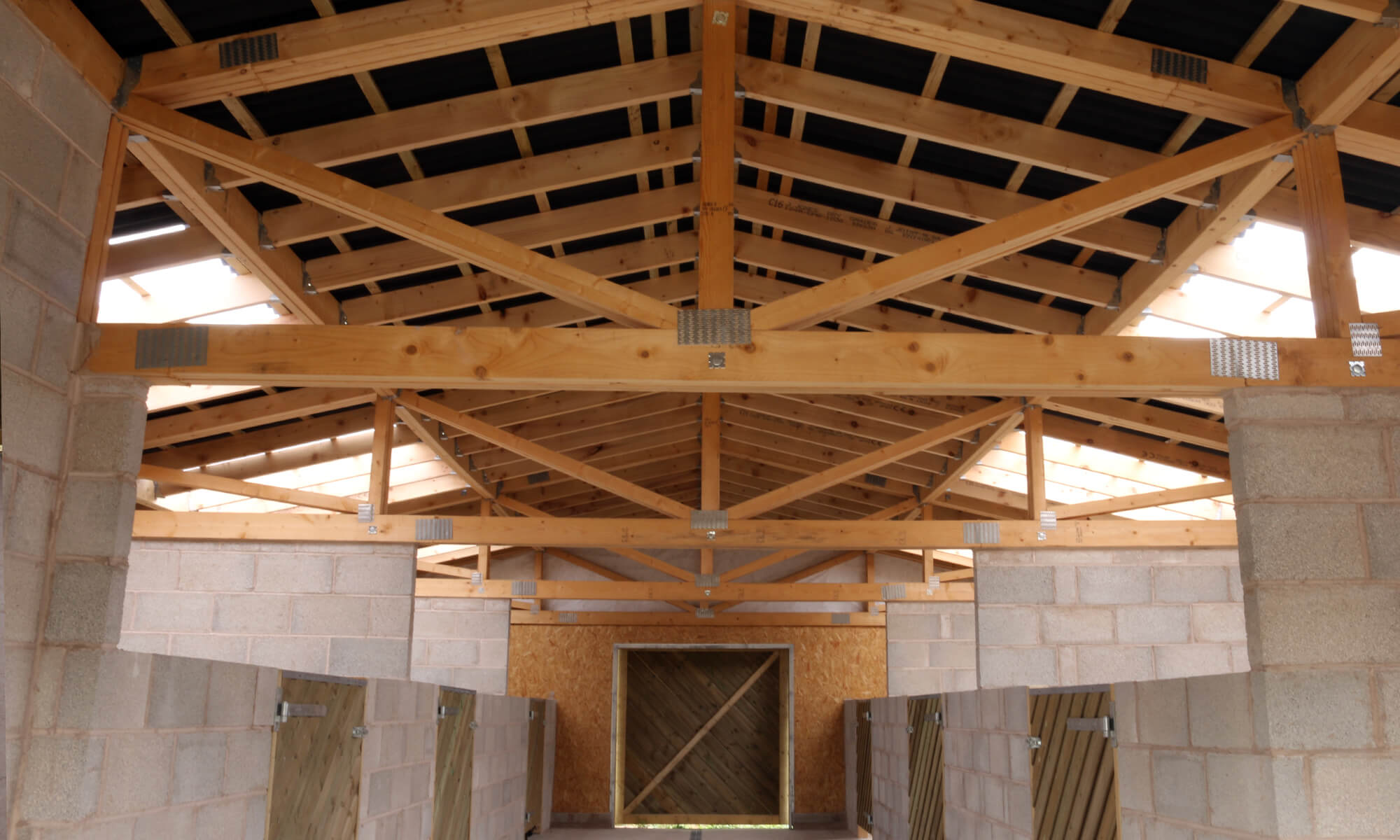 Bespoke Timber Stable Builders | Building Contractor | Carpenter | Joiner