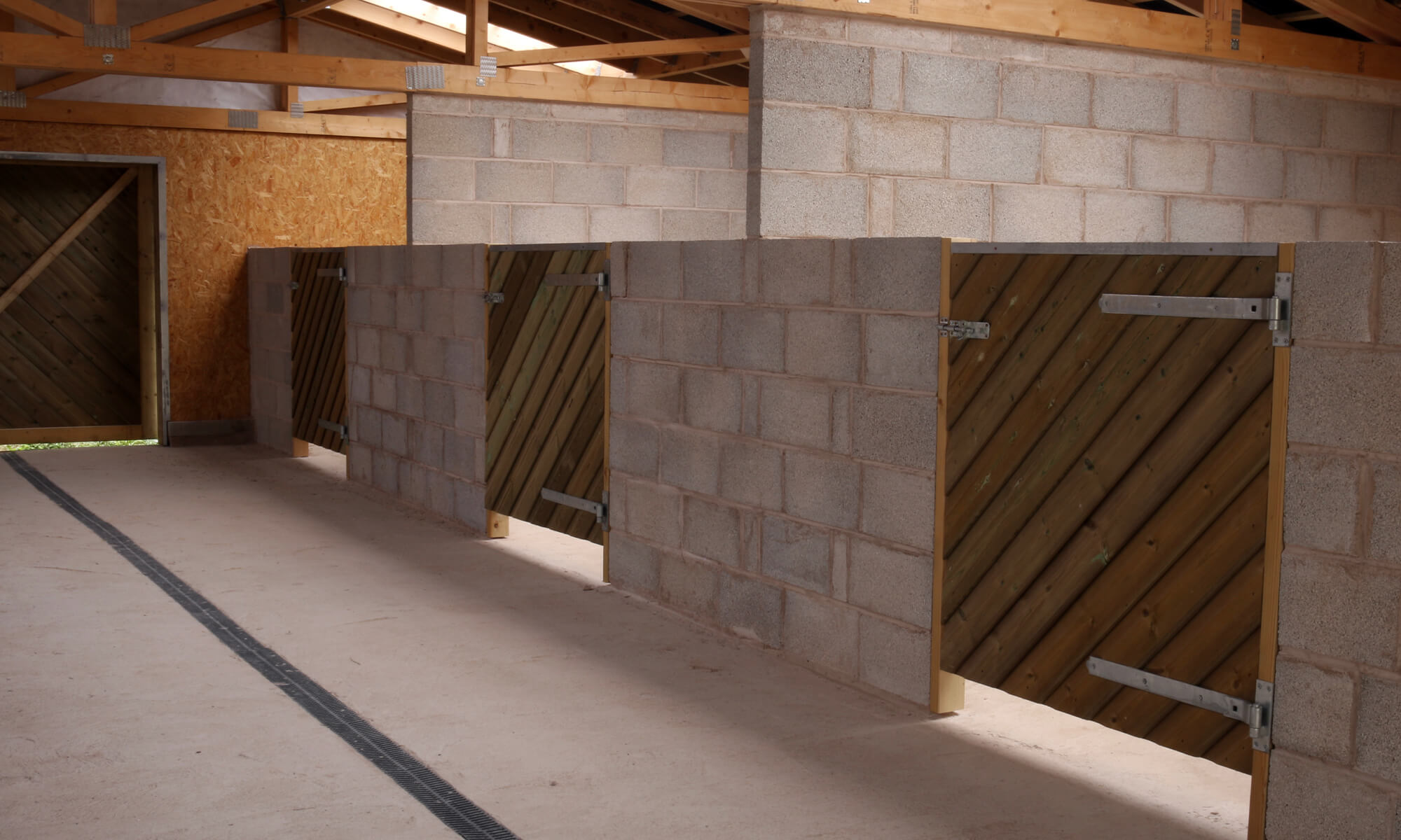 Bespoke Timber Stable Builders | Building Contractor | Carpenter | Joiner